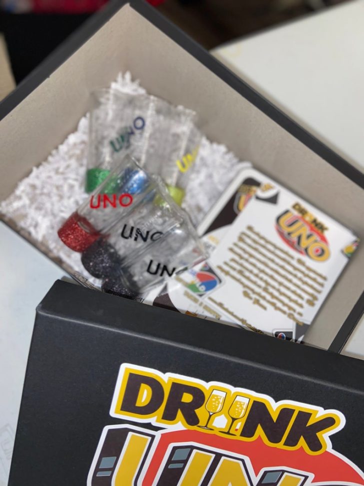 Crearon la versión 'alcohólica' del juego de cartas 'Uno' » Intriper
