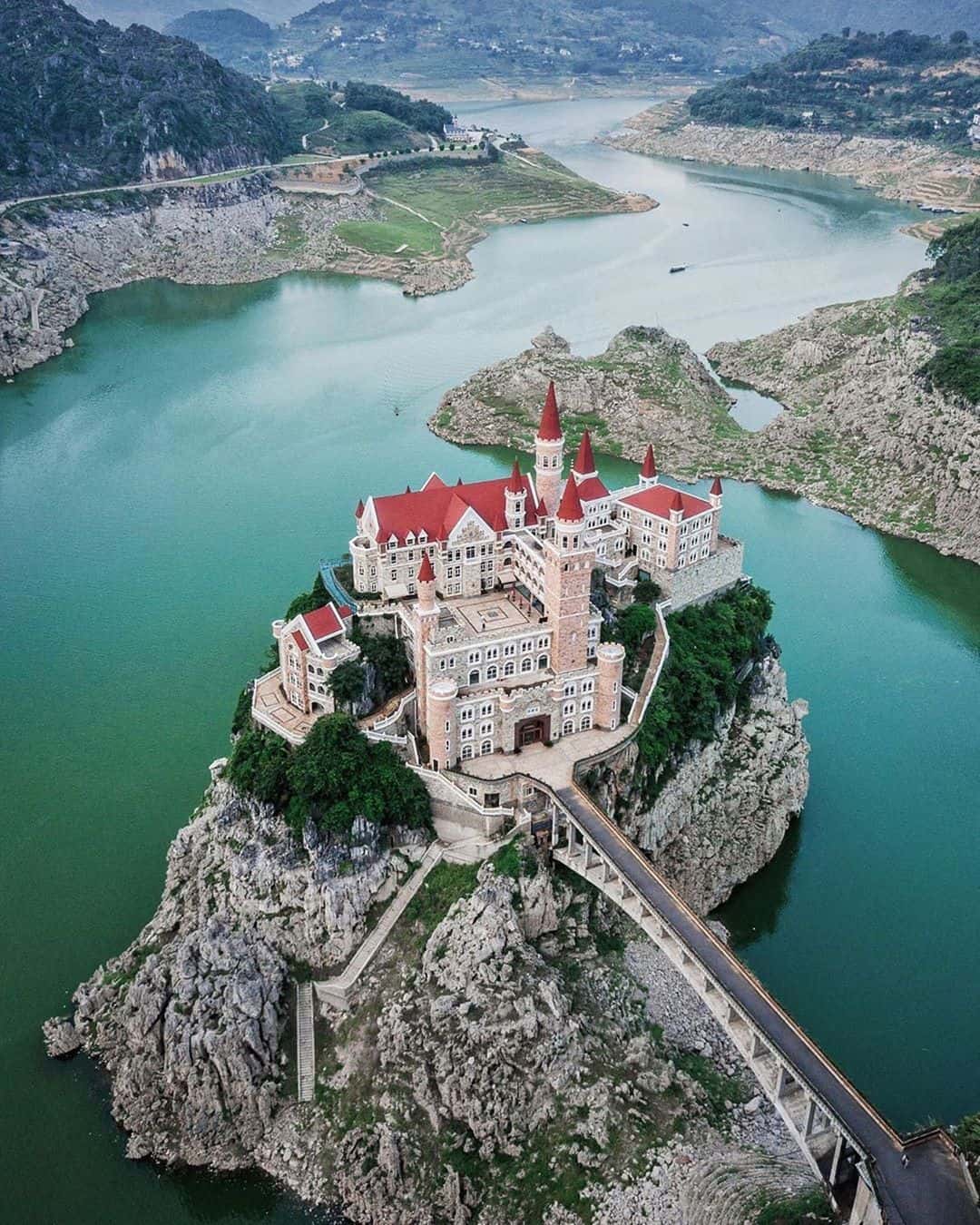 ᐉ Por 30€ puedes dormir en Jilong Castle en China - Intriper