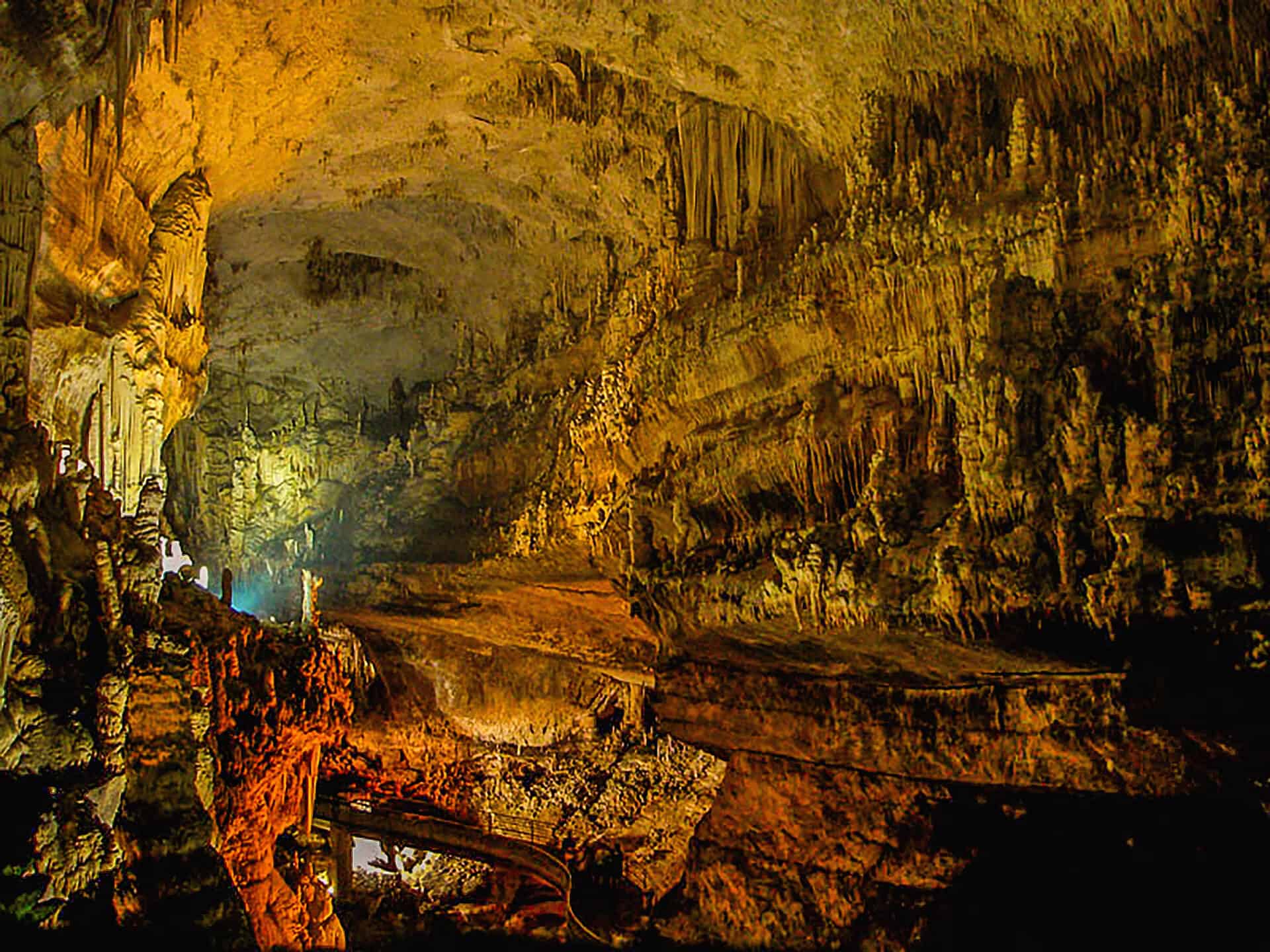 ᐉ The 7 most colorful caves in the world
