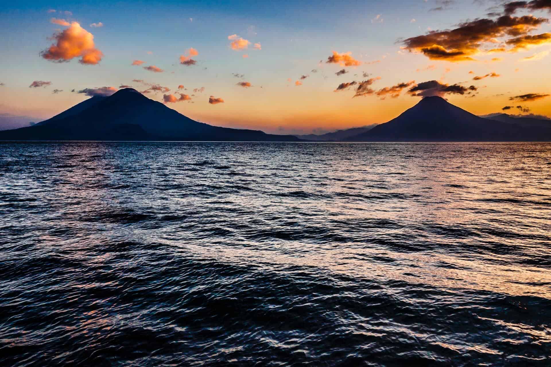 ᐉ Descubre el Lago Atitlán: un lago rodeado de volcanes, pueblos mayas ...