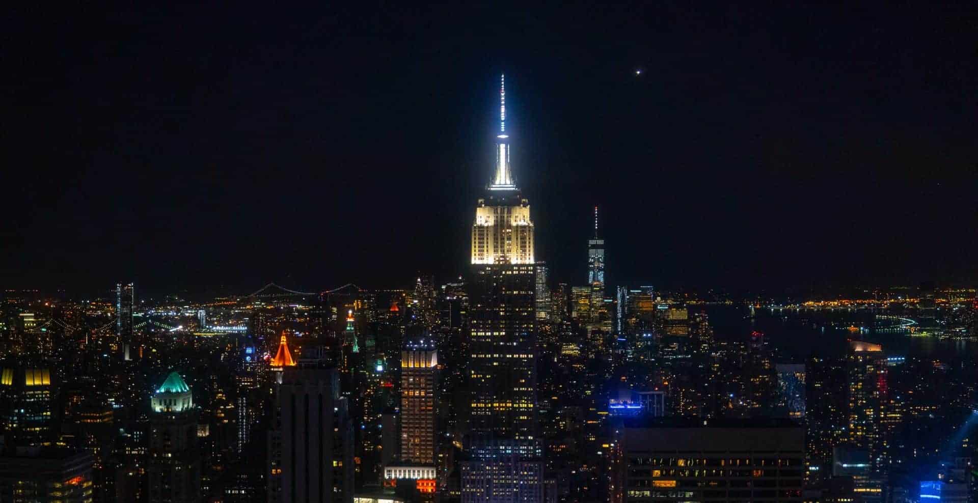 El edificio Empire State Building cumplió 90 años y lo celebra con ...