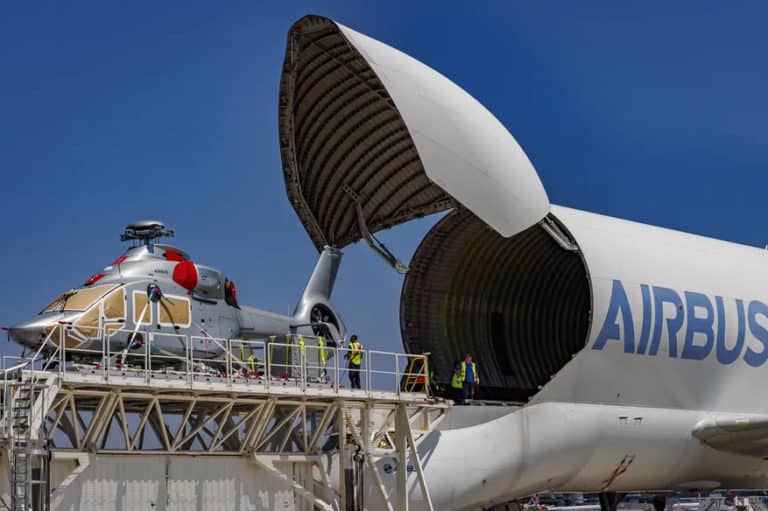 Finalmente el avión con forma de ballena llegó por primera vez a ...