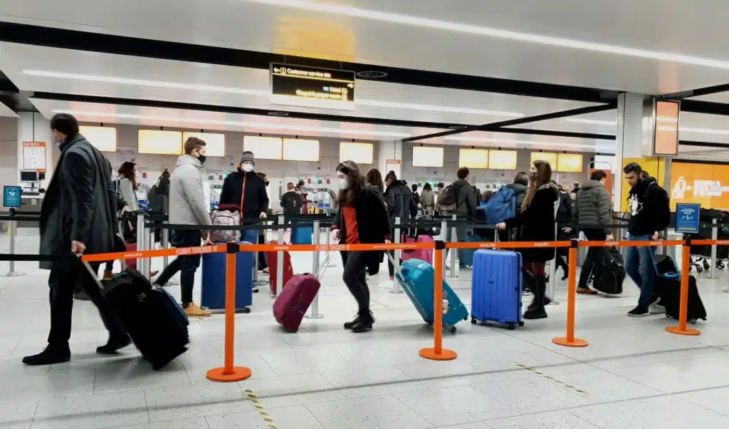 ¿Por qué es necesario estar en el aeropuerto tres horas antes de que ...