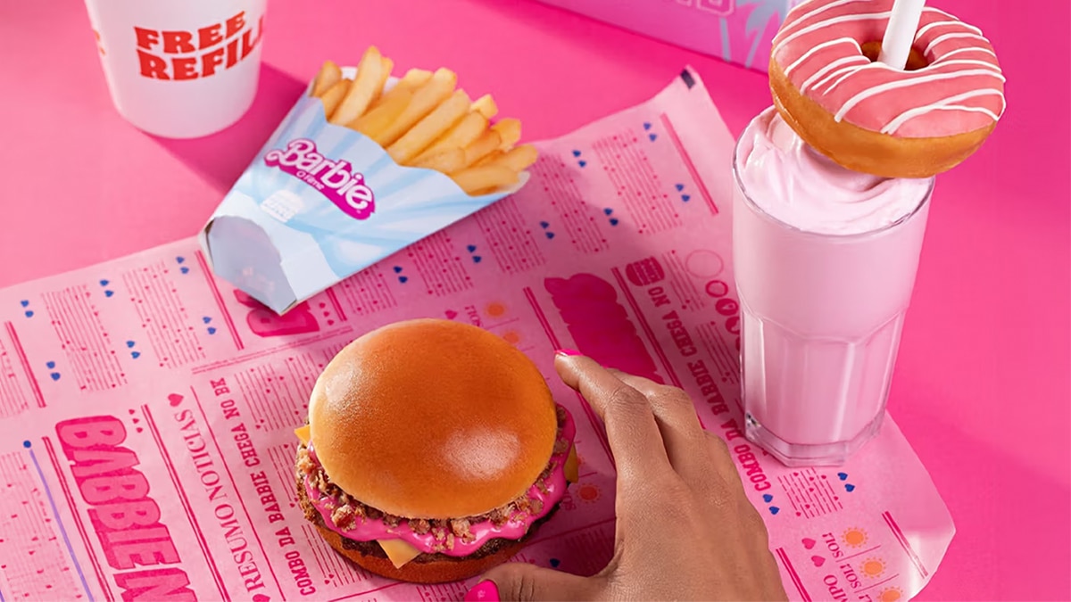 Burger King se suma al furor por Barbie con una hamburguesa rosa