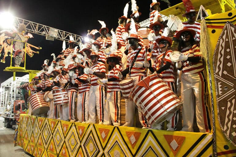 ᐉ Carnaval de Brasil 2025: un viaje imperdible por las ciudades más ...